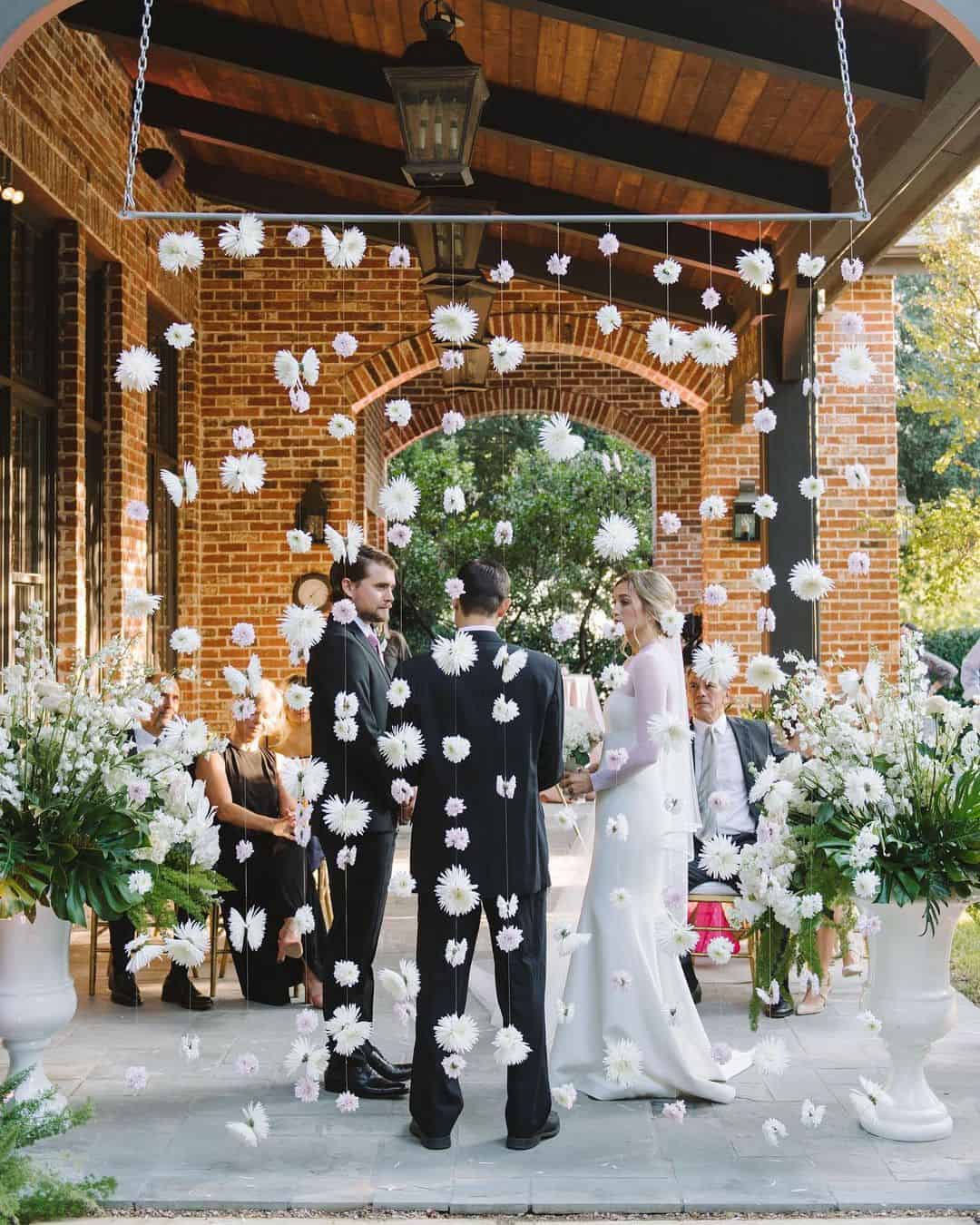 20+ Unique Ideas For A Stunning Spring Wedding