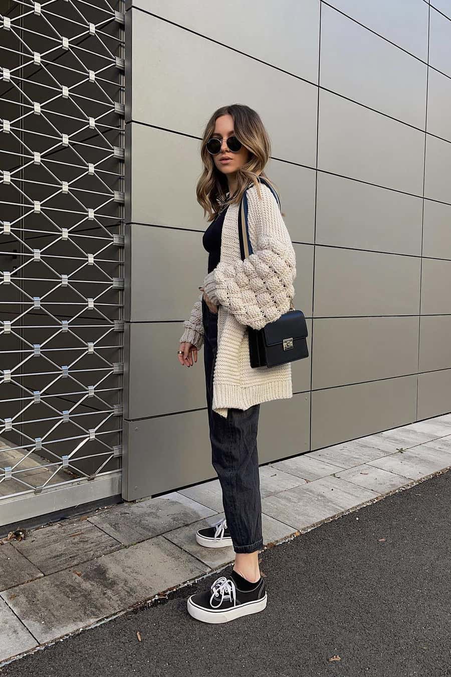 6 Best And Popular Mom Jeans Styles