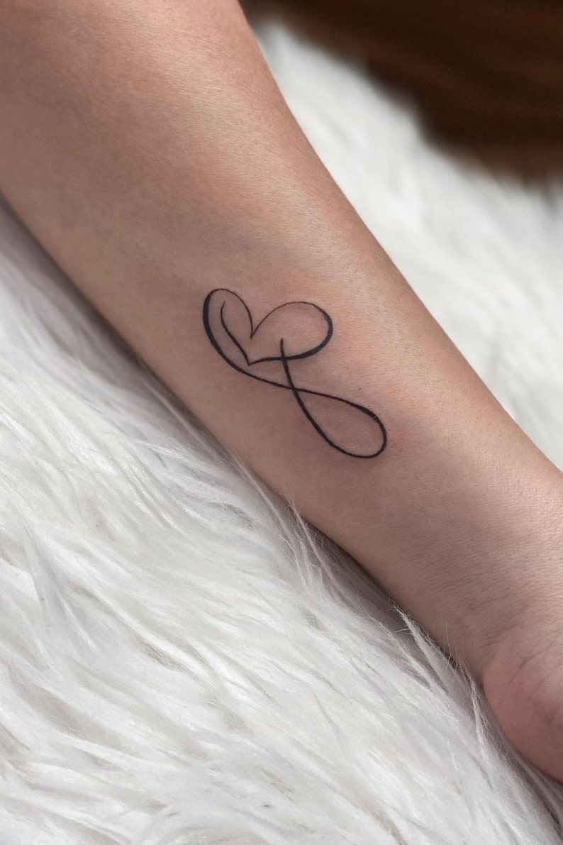 35+ Exquisite Line Art Tattoo Ideas