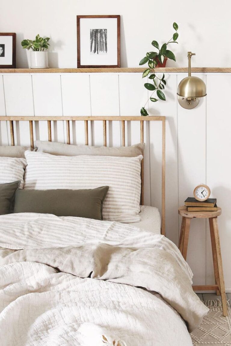 20 Cozy and Unique Small Bedroom Decorating Ideas