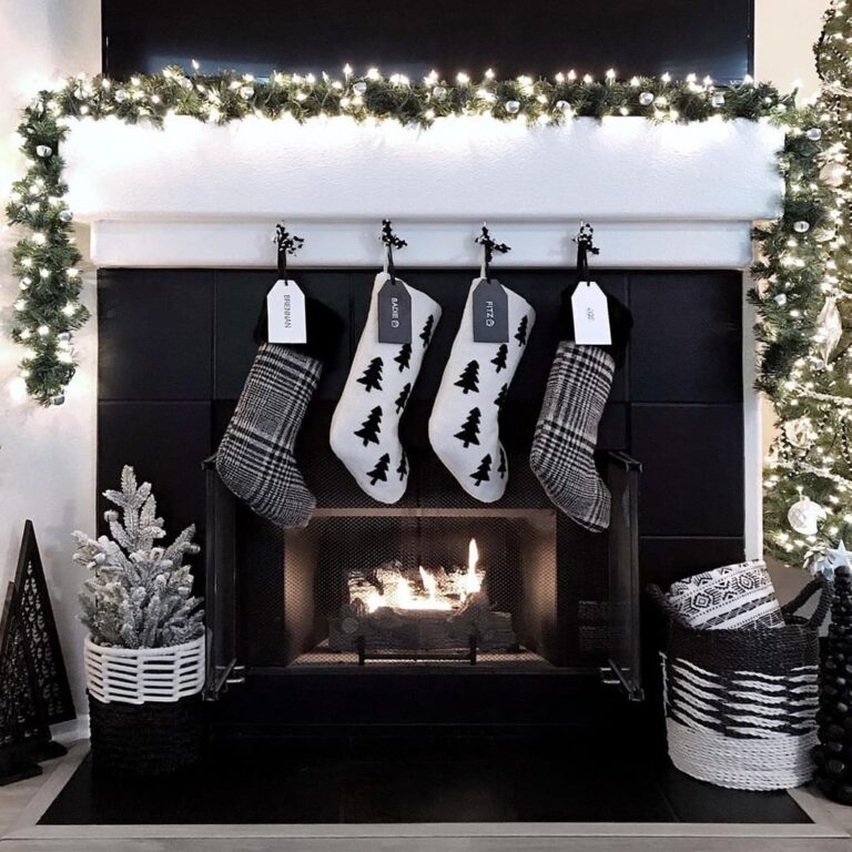 22 Perfect Decorating Ideas For The Christmas Fireplace