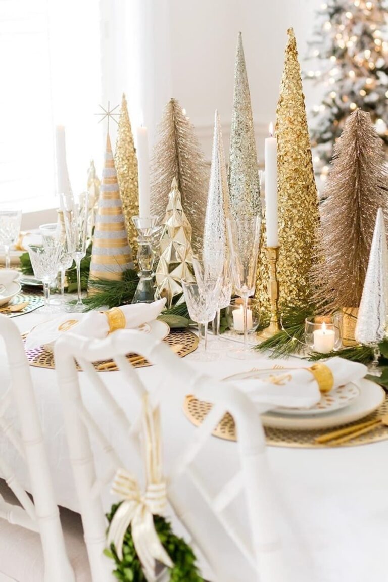25 Beautiful & Simple Christmas Table Setting Ideas