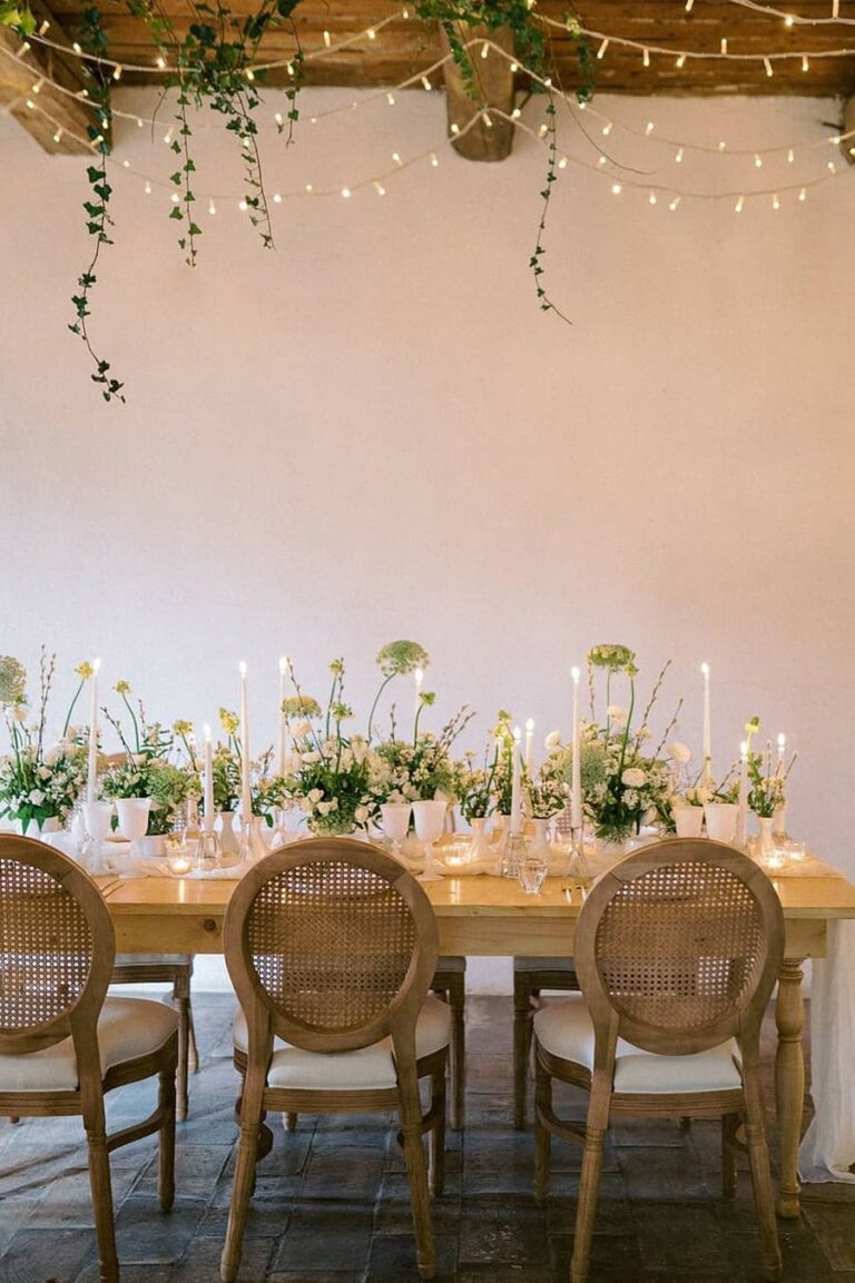 25 Beautiful & Simple Christmas Table Setting Ideas