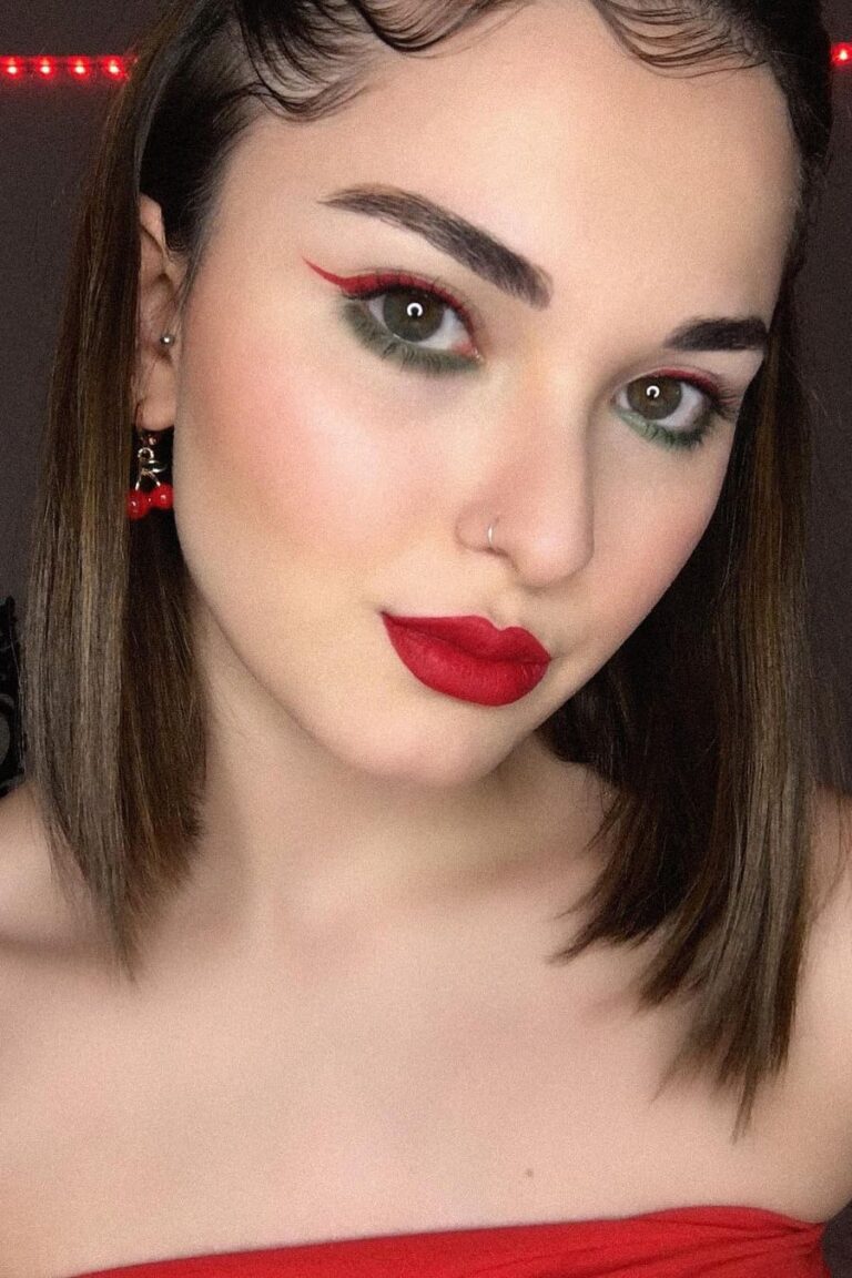 20 Glamorous Christmas Makeup Looks
