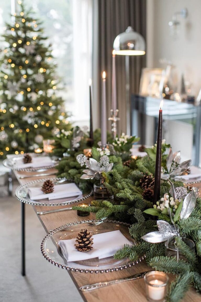 25 Beautiful & Simple Christmas Table Setting Ideas