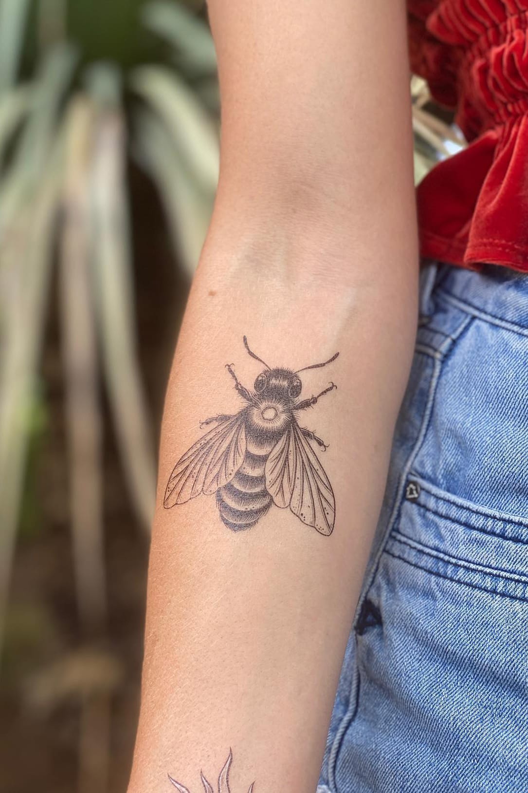 46 Best Bee Tattoos For Ladies