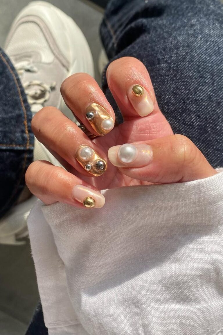 20 Glamorous Pearl Nails Art Designs