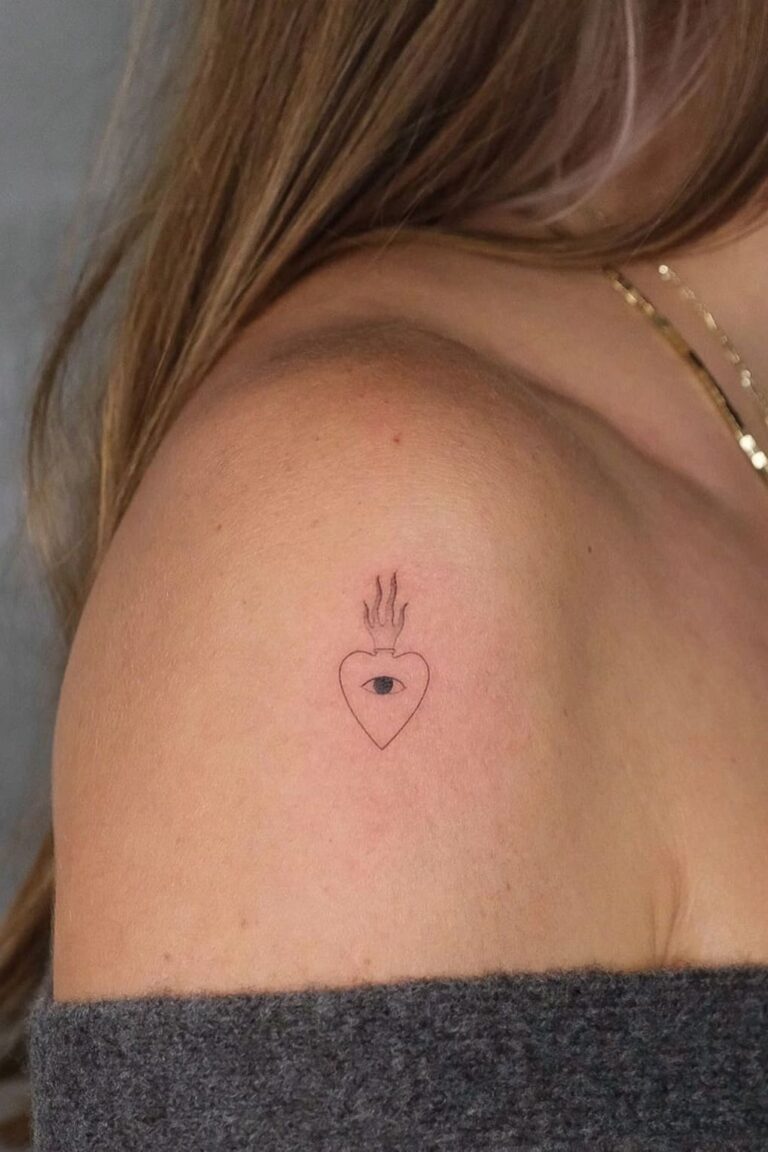 35 Stunning Small Heart Tattoo Ideas