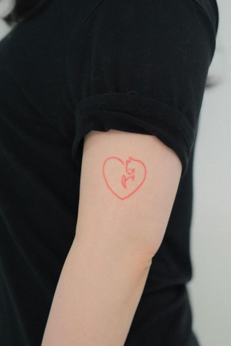 35 Stunning Small Heart Tattoo Ideas