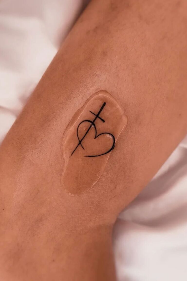 35 Stunning Small Heart Tattoo Ideas