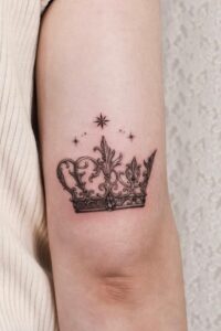 39 Unique Crown tattoo Ideas