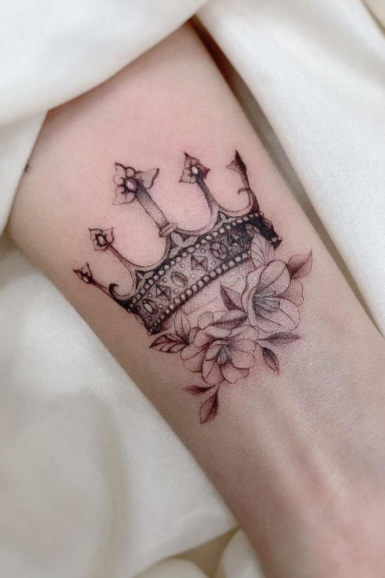 39 Unique Crown tattoo Ideas